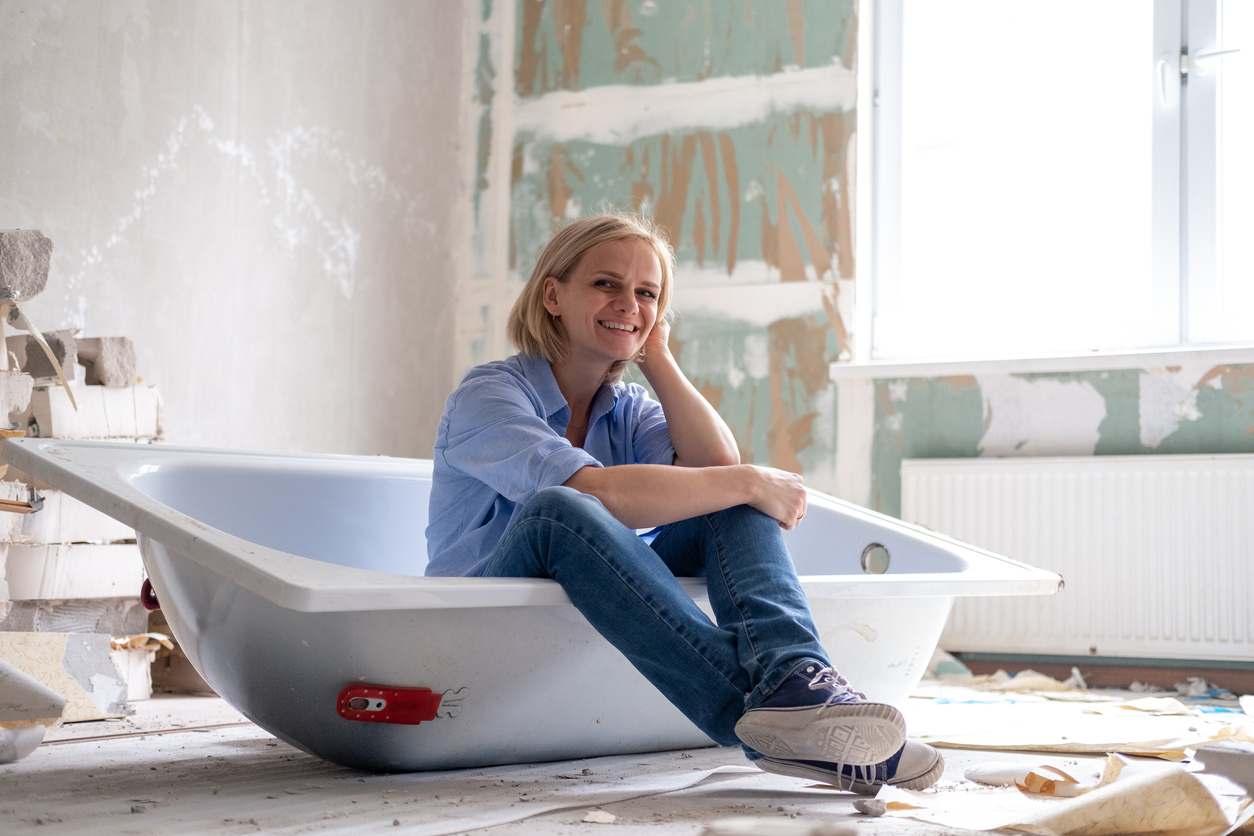 Removing and Replacing Your Bathtub in 11 Steps | Badeloft