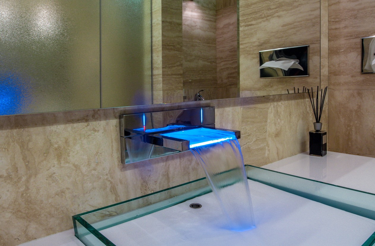 The Pros and Cons of Waterfall Bathroom Faucets - An Indepth Look ...